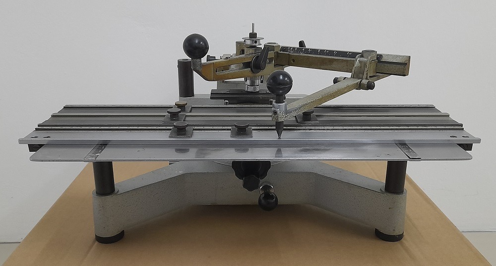 Engraving Pantograph Machine - IM3 Gravograph, Furniture & Home Living ...