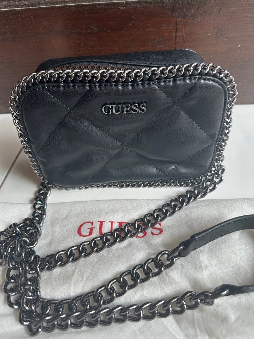 Guess camera bag, Fesyen Wanita, Tas & Dompet di Carousell