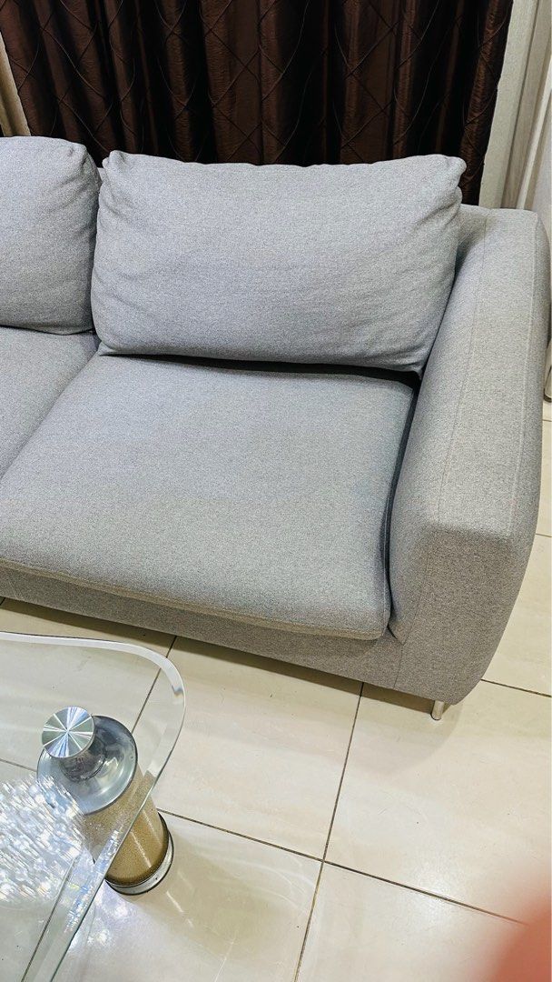 Informa sofa L 4 seater grey abu abu kondisi masi sangat bagus ...