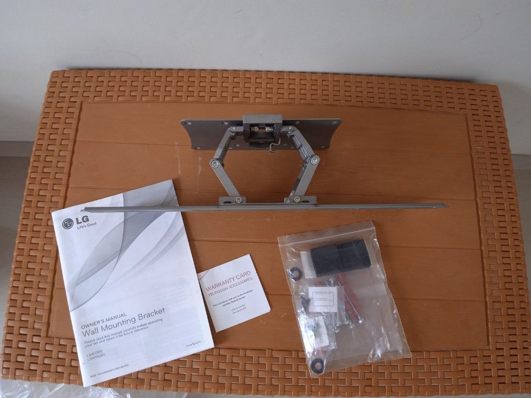 LG wall mounted bracket LSW100BG, Elektronik, TV & Perlengkapan Hiburan ...