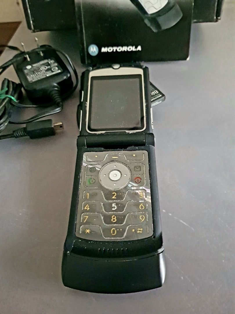 motorola v3 ...oldies phone..., Mobile Phones & Gadgets, Mobile Phones ...
