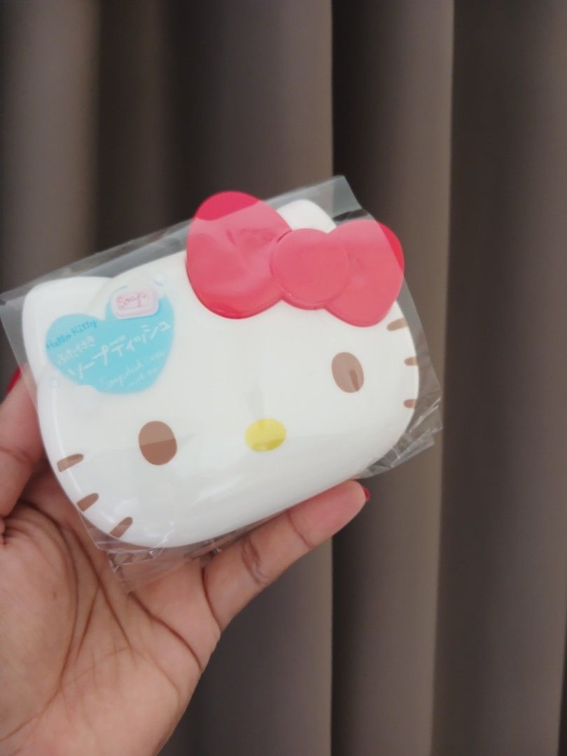 (New) Sanrio x Hello Kitty Soap Dispenser, Kesehatan & Kecantikan ...