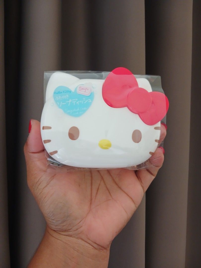 (New) Sanrio x Hello Kitty Soap Dispenser, Kesehatan & Kecantikan ...