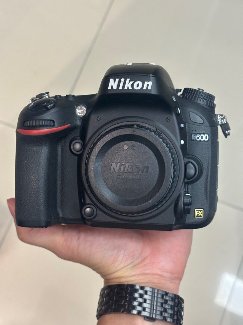 NIKON D600 BODY SHUTTER COUNT 19k, Photography, Cameras on Carousell