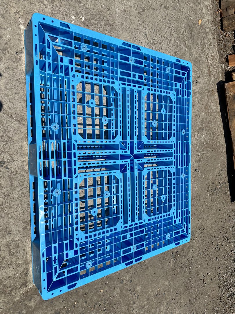 Oversized Plastic Pallet, Commercial & Industrial, Industrial Equipment ...