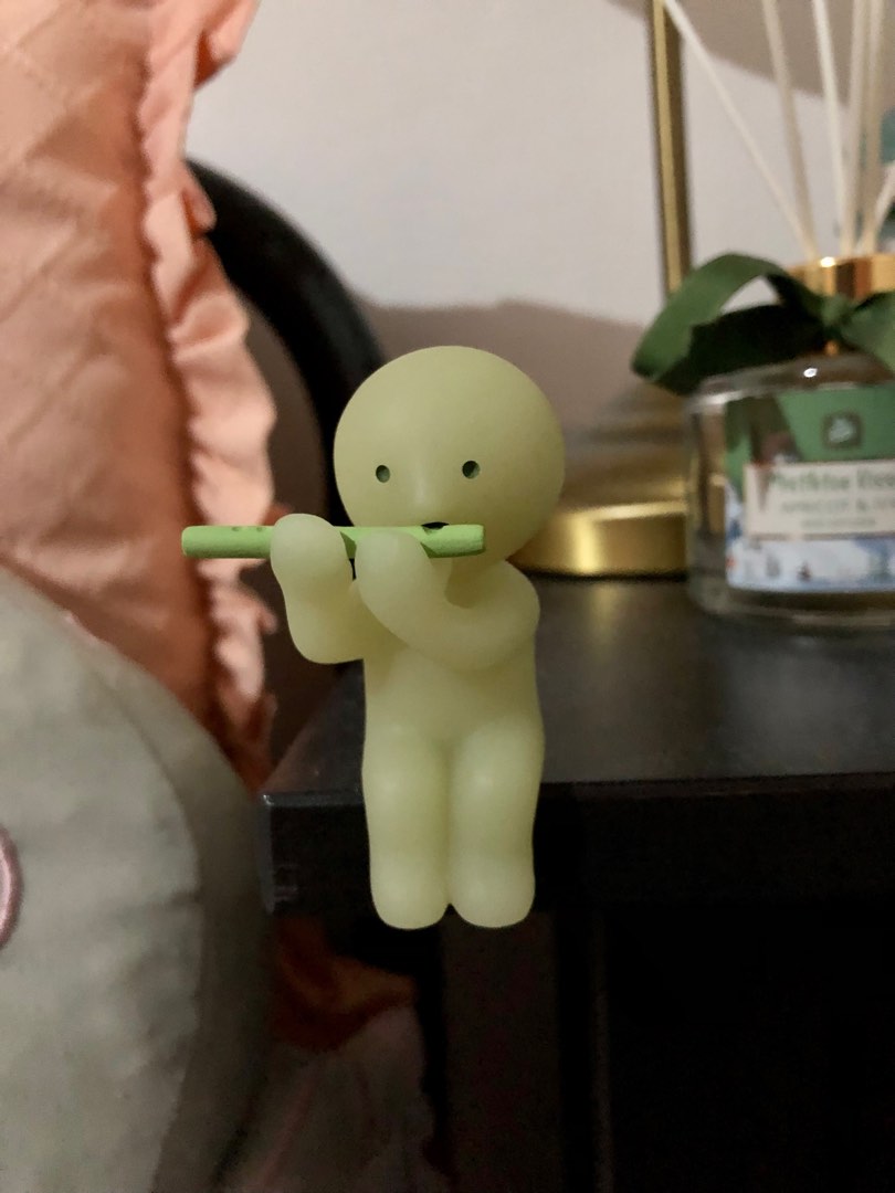 SMISKI: LIVING SERIES - PLAYING, Hobbies & Toys, Toys & Games on Carousell