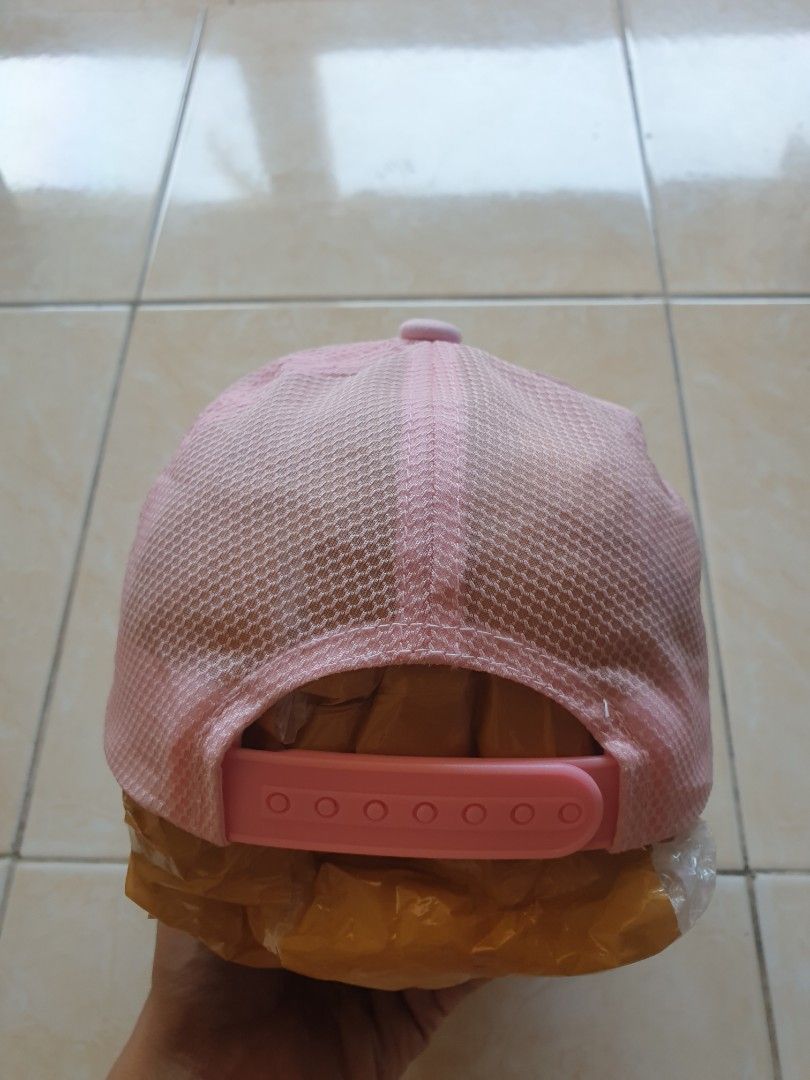 Topi Pink Flaminggo, Fesyen Pria, Aksesoris, Topi di Carousell