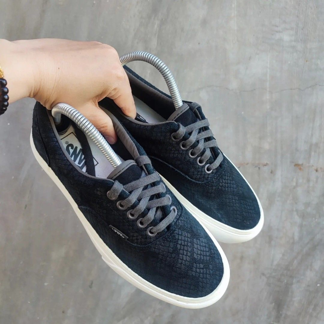 VANS PLATFORM ERA, Women's Fashion, Footwear, Sneakers on Carousell