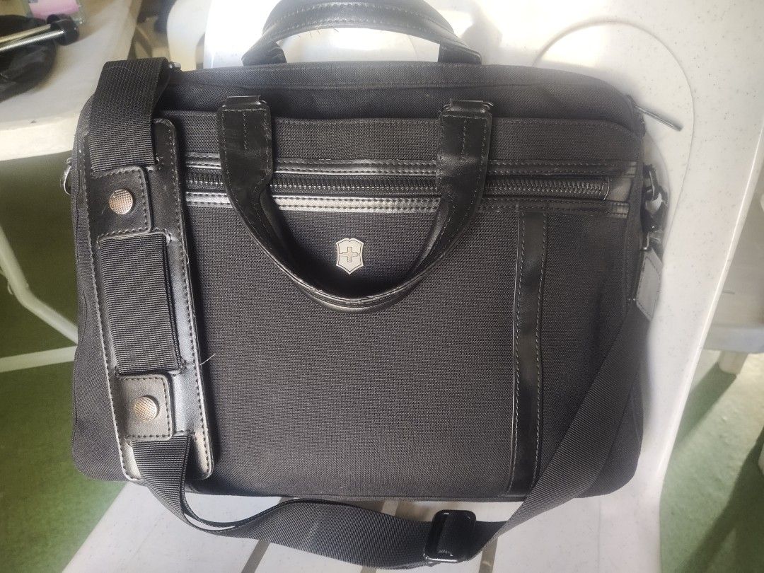 Victorinox laptop Bag, Men's Fashion, Bags, Briefcases on Carousell