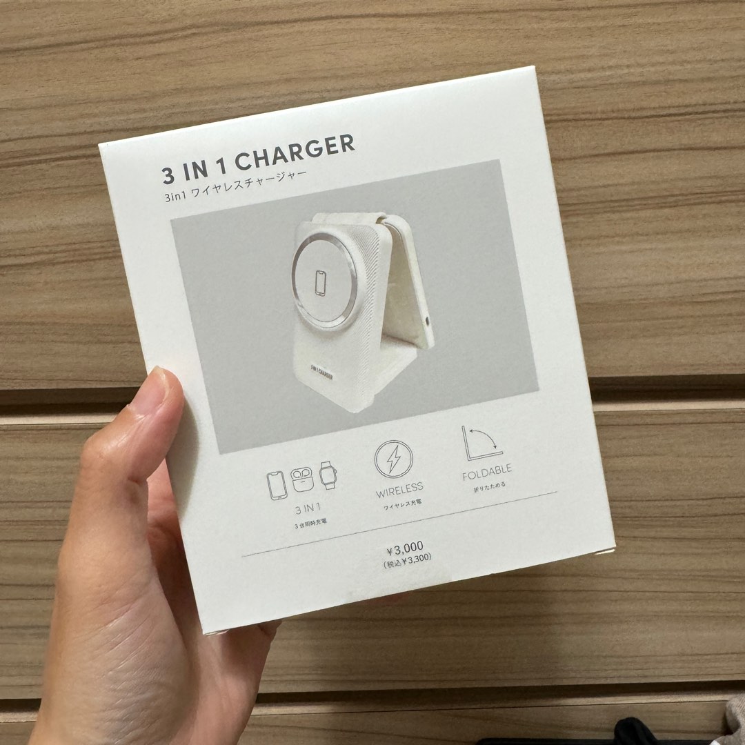 日本 🇯🇵 3COINS 三合一可攜式充電器 iPhone Apple Watch AirPods Pro, 手機及配件, 電子周邊配件及產品, 其他電子周邊配件及產品在旋轉拍賣