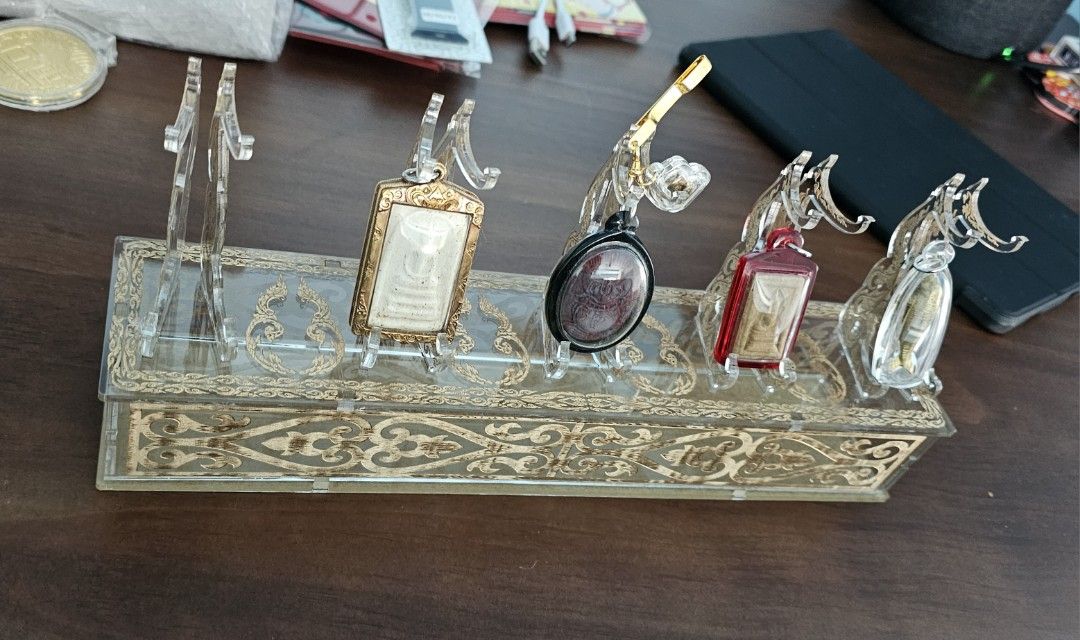 Amulet display stand, Hobbies & Toys, Memorabilia & Collectibles ...