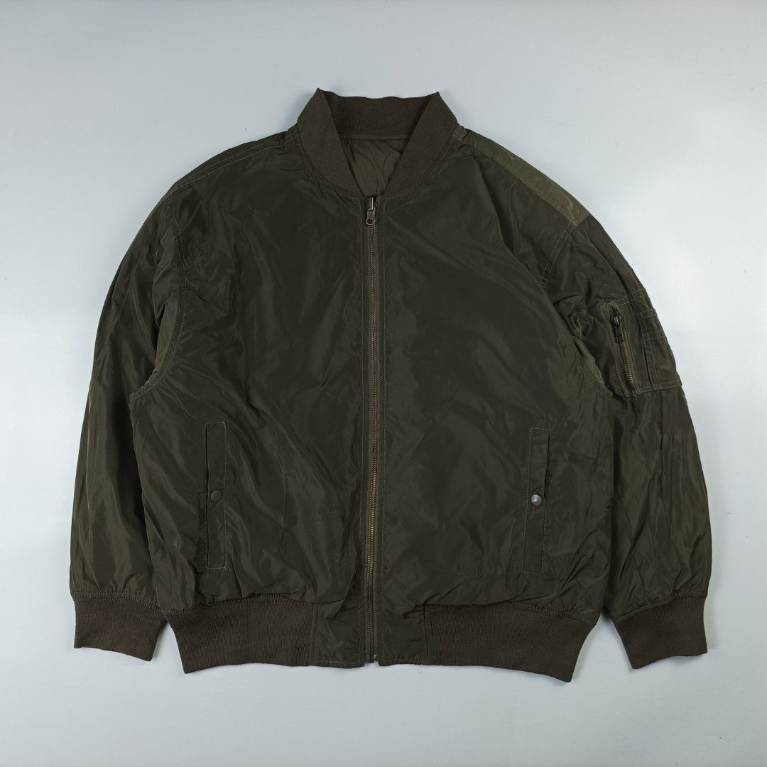 GU bomber reversible army 180324P, Fesyen Pria, Pakaian , Baju Luaran ...
