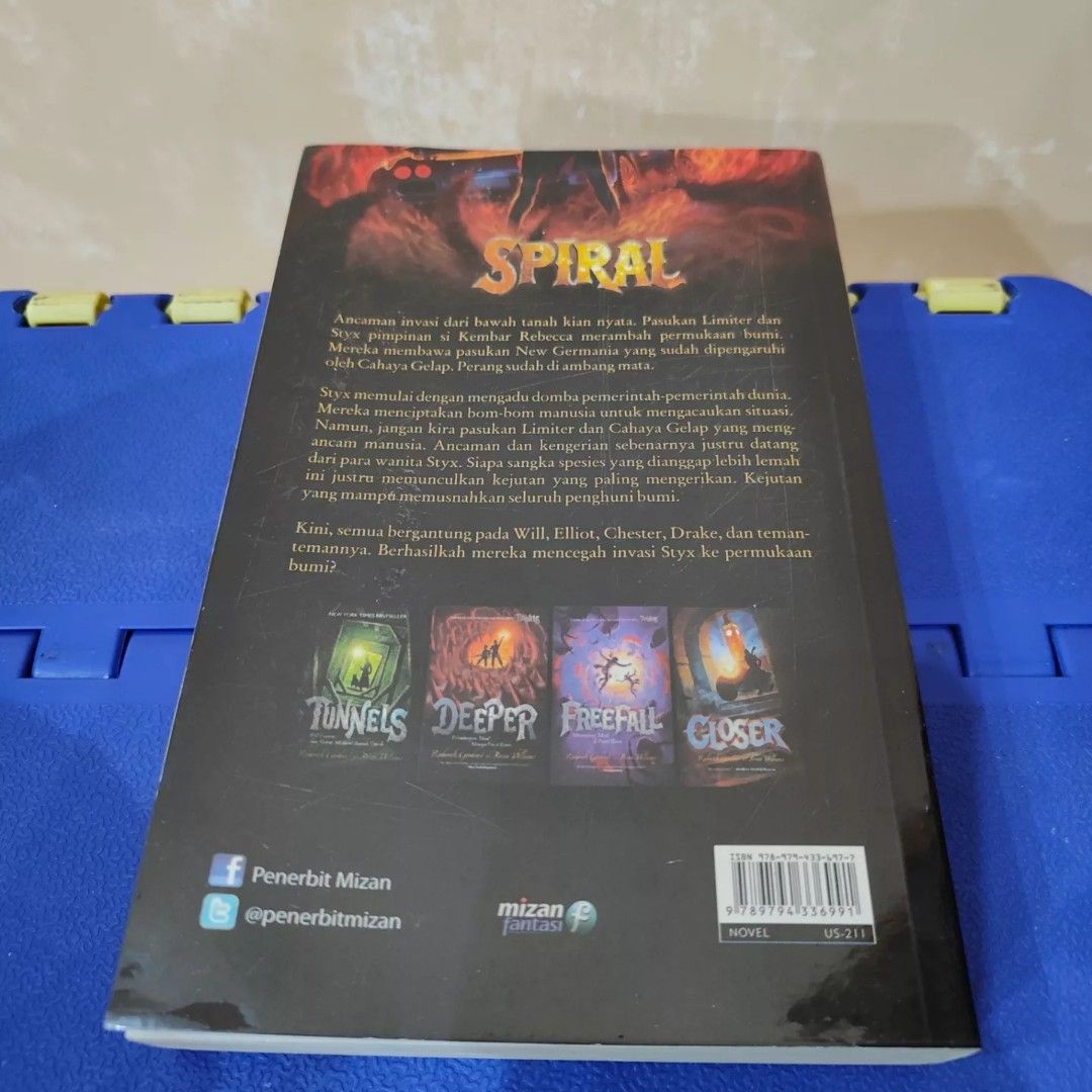 Novel Original Spiral Tunnels 5 ori preloved fantasi bekas fiksi ...