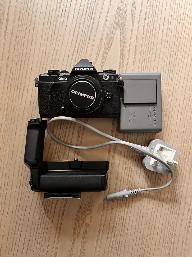 Olympus OMD EM5 Mark ii 連一鏡兩電連直倒 (絕版), 攝影器材, 相機 - Carousell