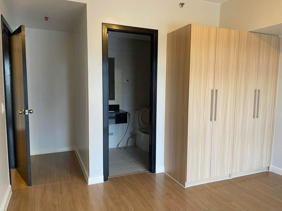 park triangle residences 1br for rent , bgc across serendra one De La ...