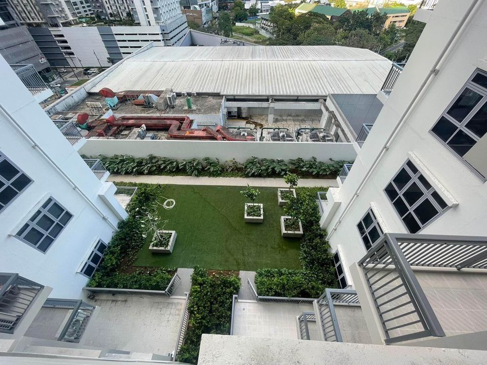 park triangle residences 1br for rent , bgc across serendra one De La ...