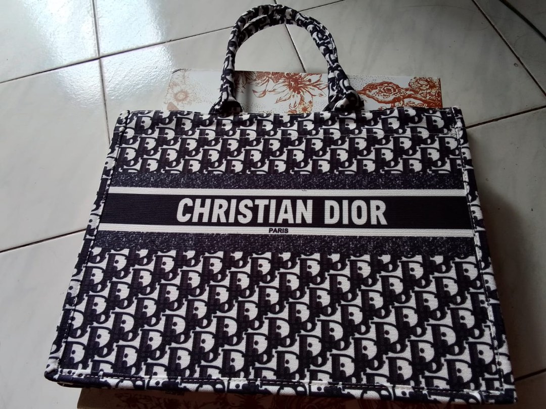 Tas dioR, Fesyen Wanita, Tas & Dompet di Carousell