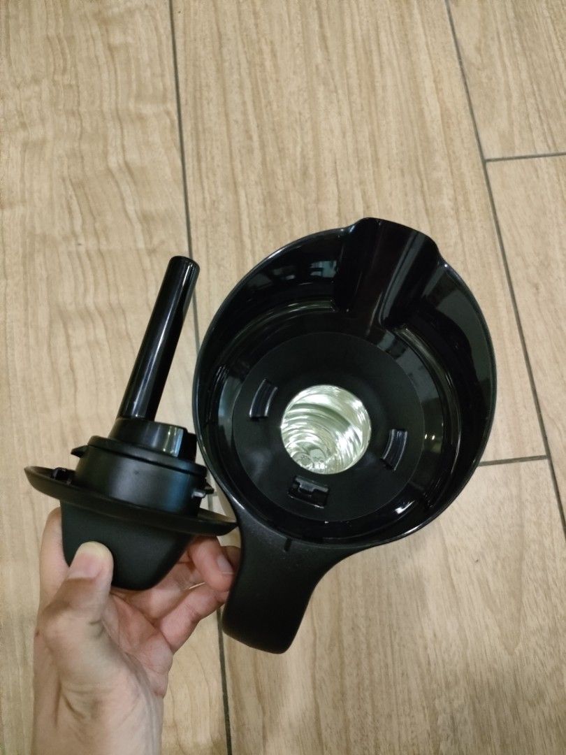 Tupperware Thermotup Pitcher 1L, Furniture & Home Living, Kitchenware ...