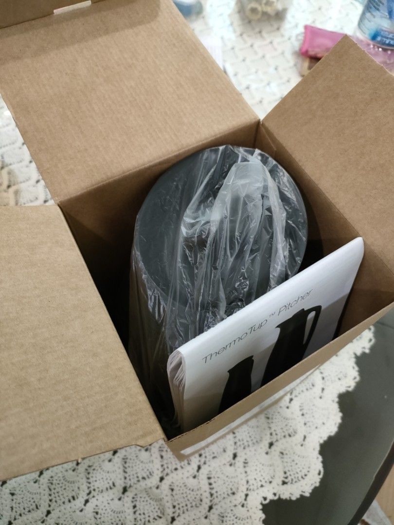 Tupperware Thermotup Pitcher 1L, Furniture & Home Living, Kitchenware ...