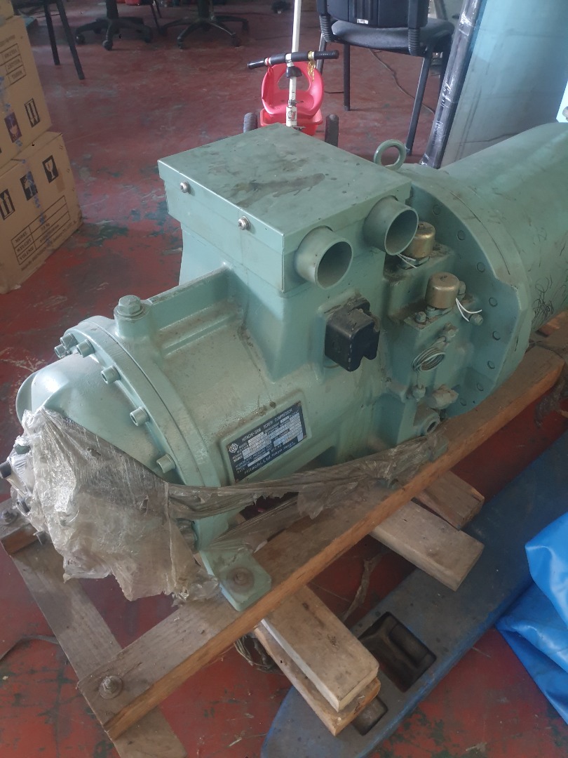40hp hitachi screw compressor, Commercial & Industrial, Industrial ...