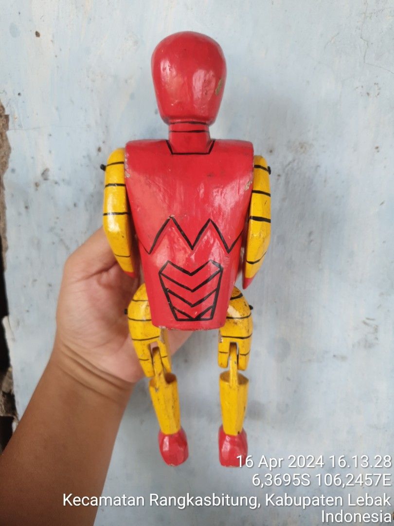 Figure Iron Man Unik Bahan dari Kayu, Toys & Collectibles, Mainan di ...