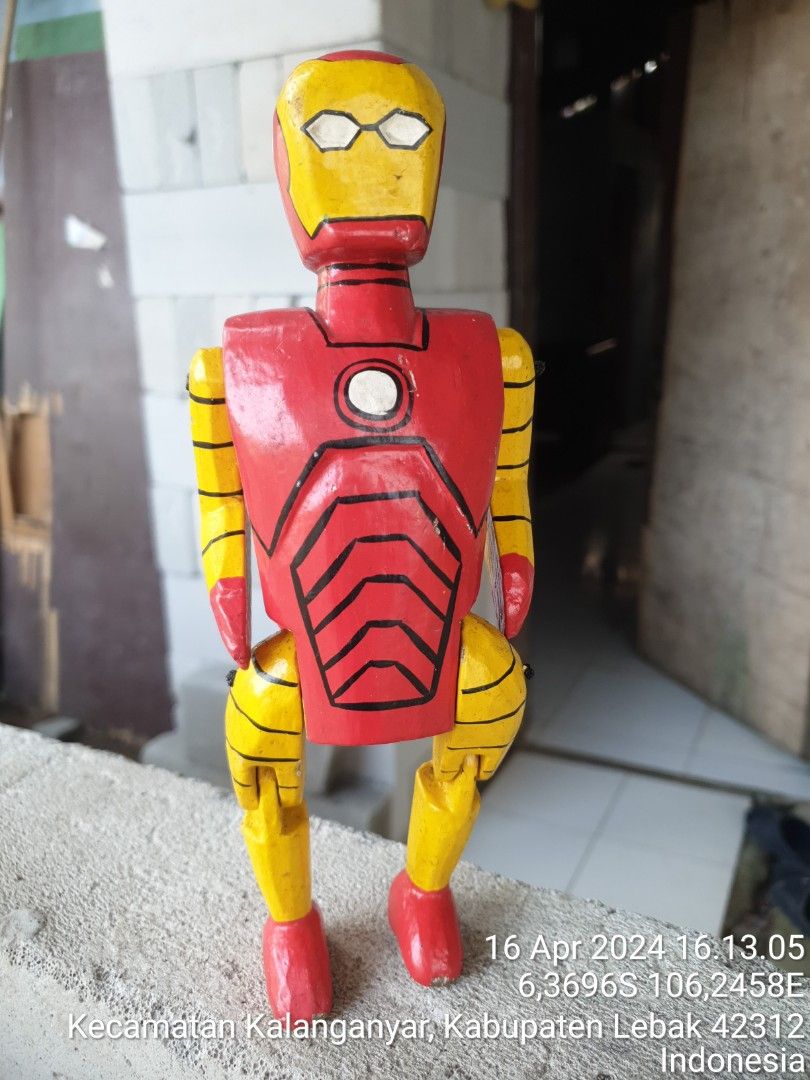Figure Iron Man Unik Bahan dari Kayu, Toys & Collectibles, Mainan di ...