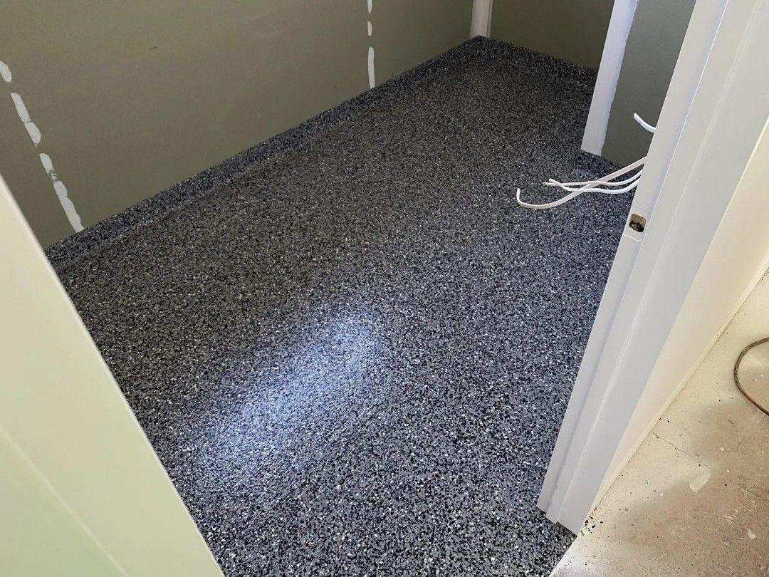 Flakes epoxy, pebbles epoxy, epoxy paint, antislippery floor ...