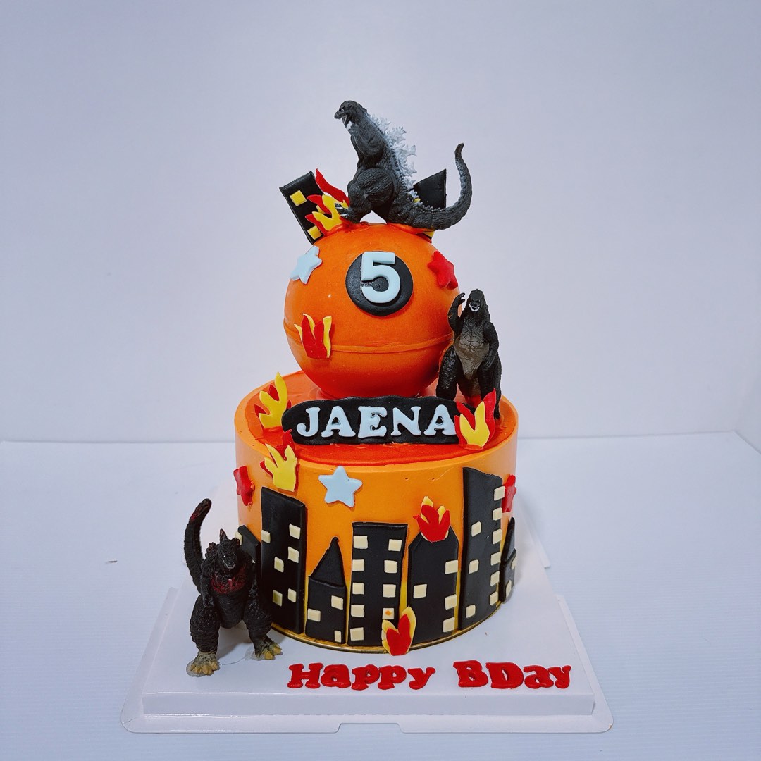 Godzilla cake /custom cake/pinata cake/knoc knock cake, Food & Drinks ...