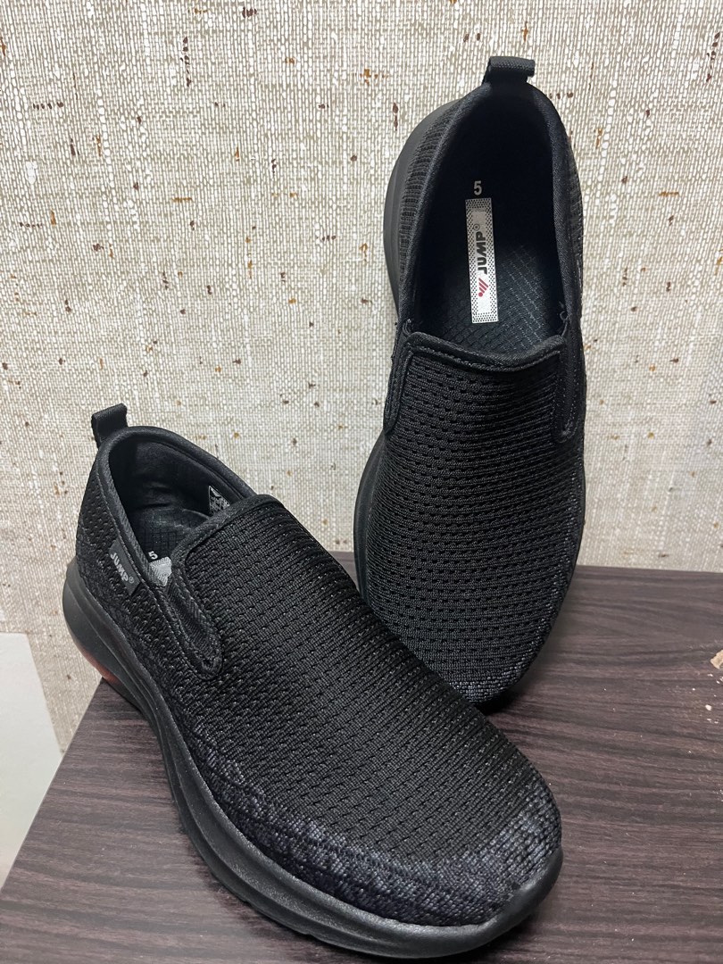 Jump Slip-ons for Men, Men's Fashion, Footwear, Casual Shoes on Carousell