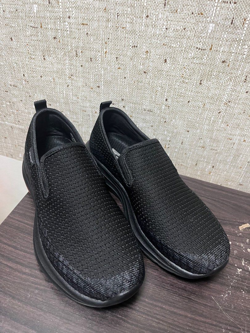 Jump Slip-ons for Men, Men's Fashion, Footwear, Casual Shoes on Carousell