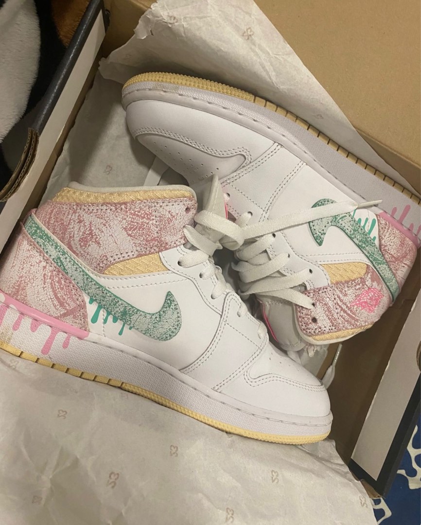 NIKE Air Jordan 1 Mid SE Ice Cream, Fesyen Wanita, Sepatu di Carousell