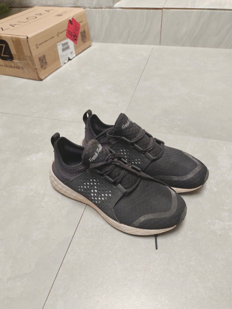 Sepatu running new balance, Fesyen Wanita, Sepatu di Carousell