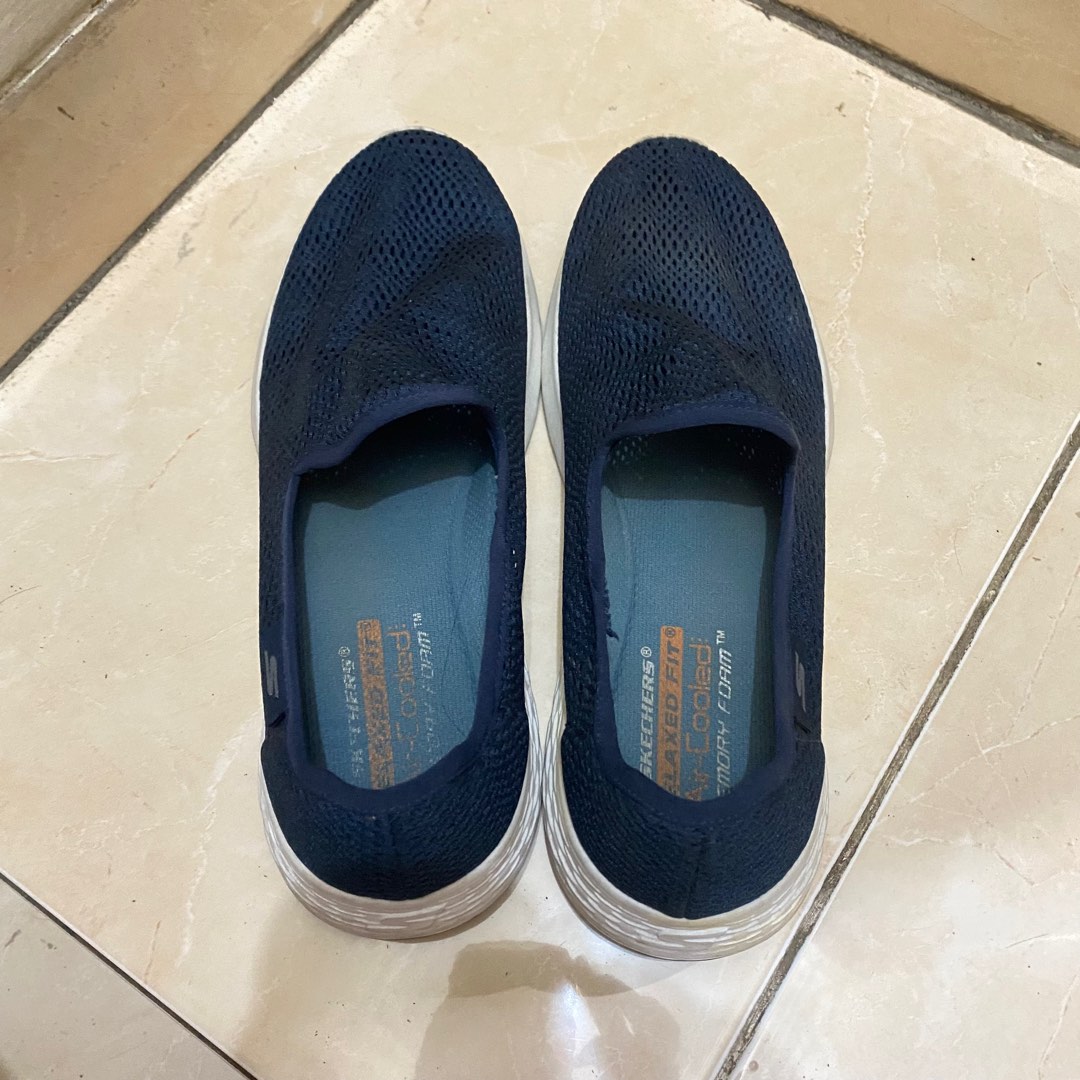 [skechers] sepatu navy biru pria, Fesyen Pria, Sepatu , Sandal di Carousell
