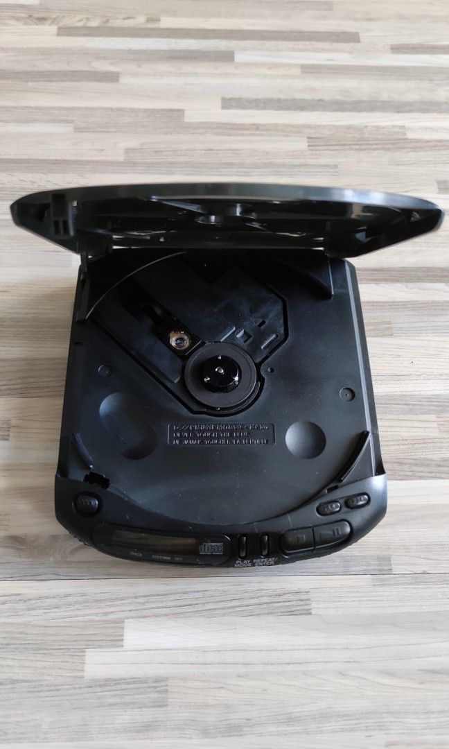 Sony CD Discman D-141 Portable Audio Music Player Vintage Retro Walkman ...