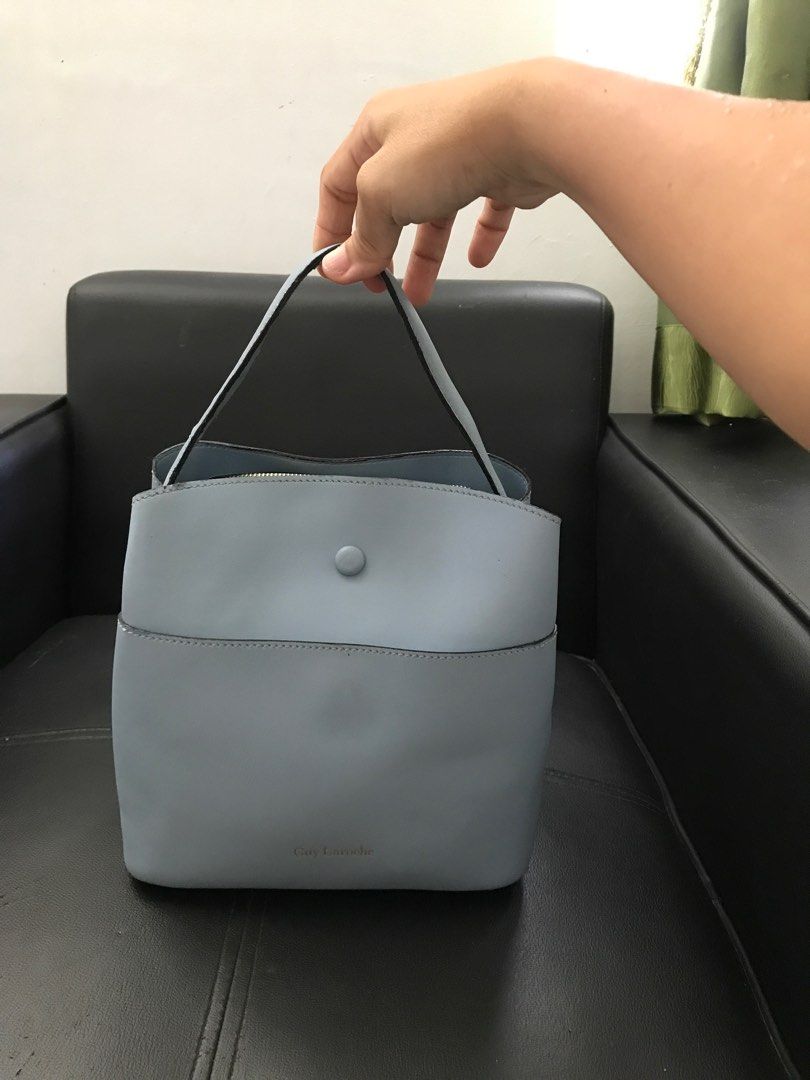 Tas simpel biru langit, Fesyen Wanita, Tas & Dompet di Carousell