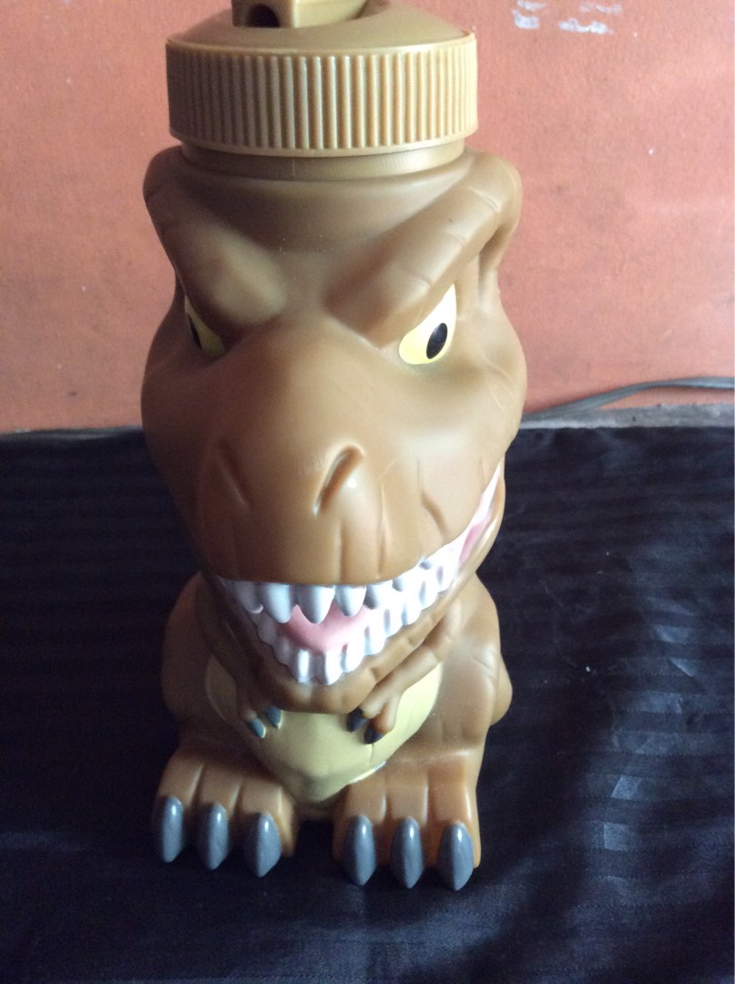 Universal Studios Jurassic World Park T-Rex Sipper Cup, Hobbies & Toys ...