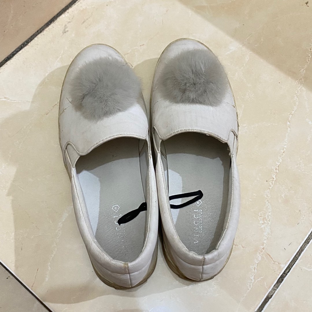 [vincci] platform bulu putih wanita, Fesyen Wanita, Sepatu di Carousell