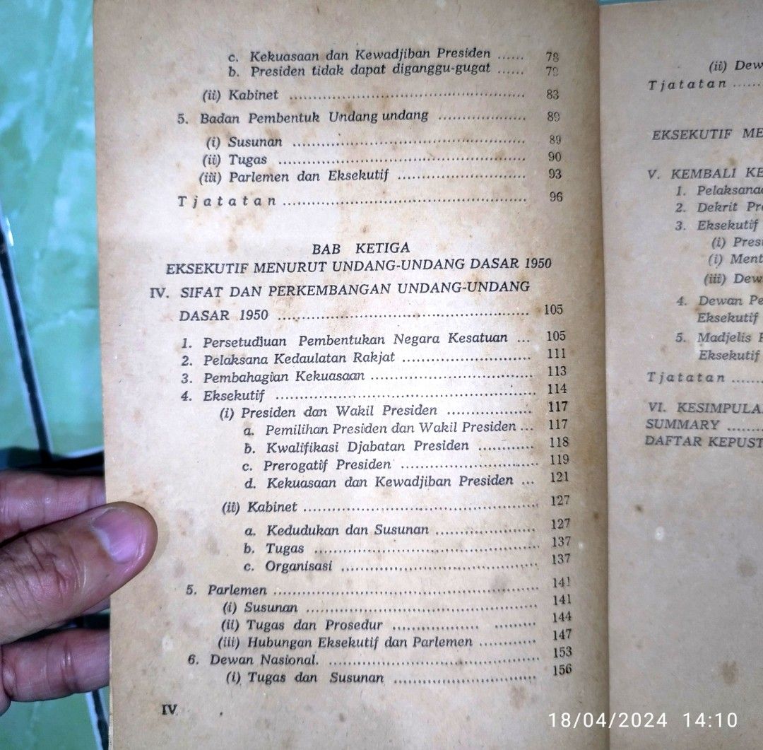 Buku Pergeseran Kekuasaan Eksekutif 1965, Buku & Alat Tulis, Buku di ... Buku Pergeseran Kekuasaan Eksekutif 1965, Buku & Alat Tulis, Buku di ...