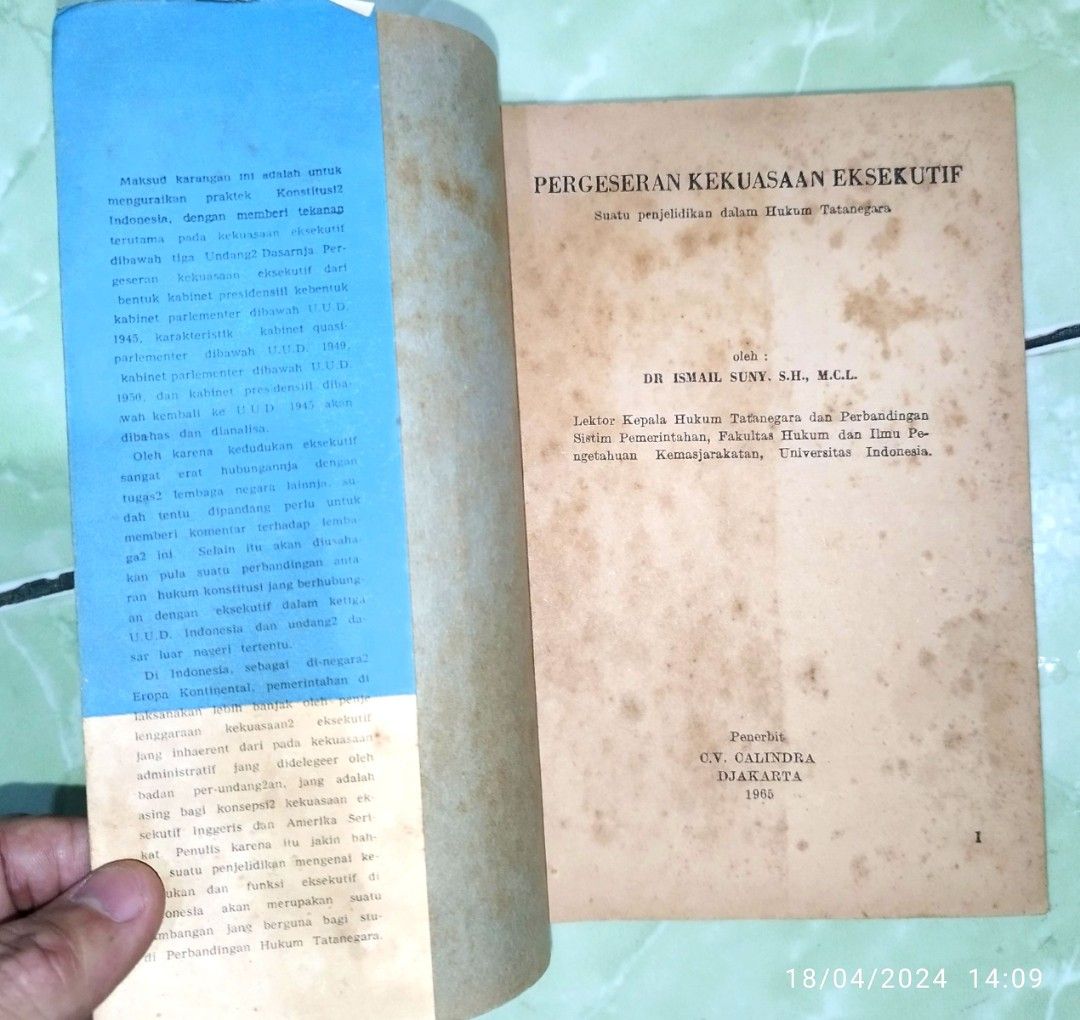Buku Pergeseran Kekuasaan Eksekutif 1965, Buku & Alat Tulis, Buku di ... Buku Pergeseran Kekuasaan Eksekutif 1965, Buku & Alat Tulis, Buku di ...