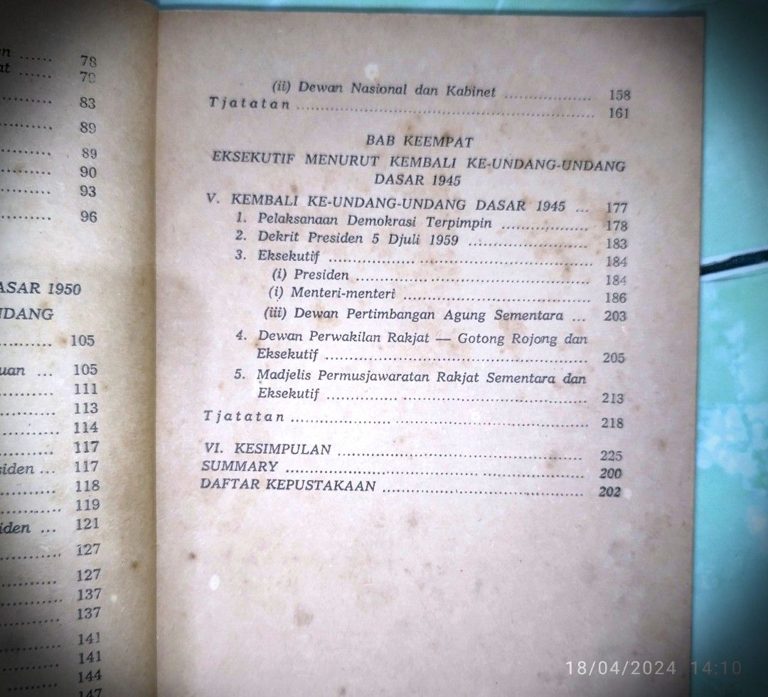 Buku Pergeseran Kekuasaan Eksekutif 1965, Buku & Alat Tulis, Buku di ... Buku Pergeseran Kekuasaan Eksekutif 1965, Buku & Alat Tulis, Buku di ...