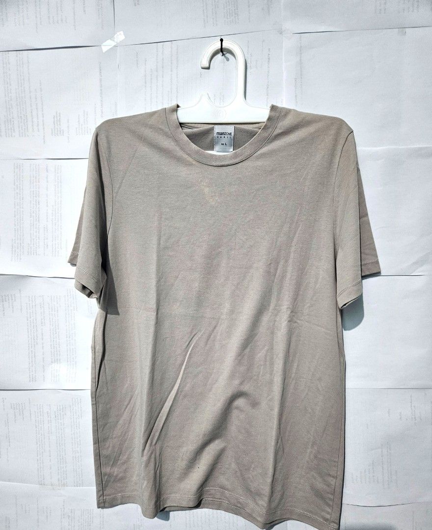 Kaos Polos Pria Warna Beige - L, Fesyen Pria, Pakaian , Atasan di Carousell