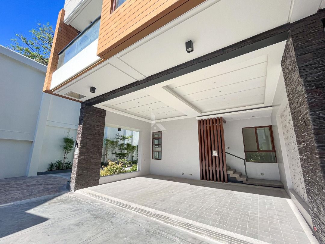 Modern Townhouse in Quiapo -Recto Manila near FEU San Sebastian compare ...