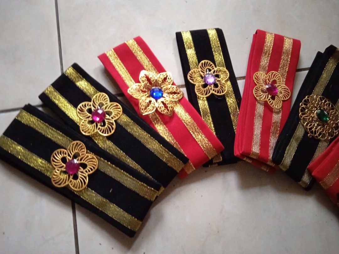 Obi cantik lengkap dg brosnya, Fesyen Wanita, Aksesoris di Carousell