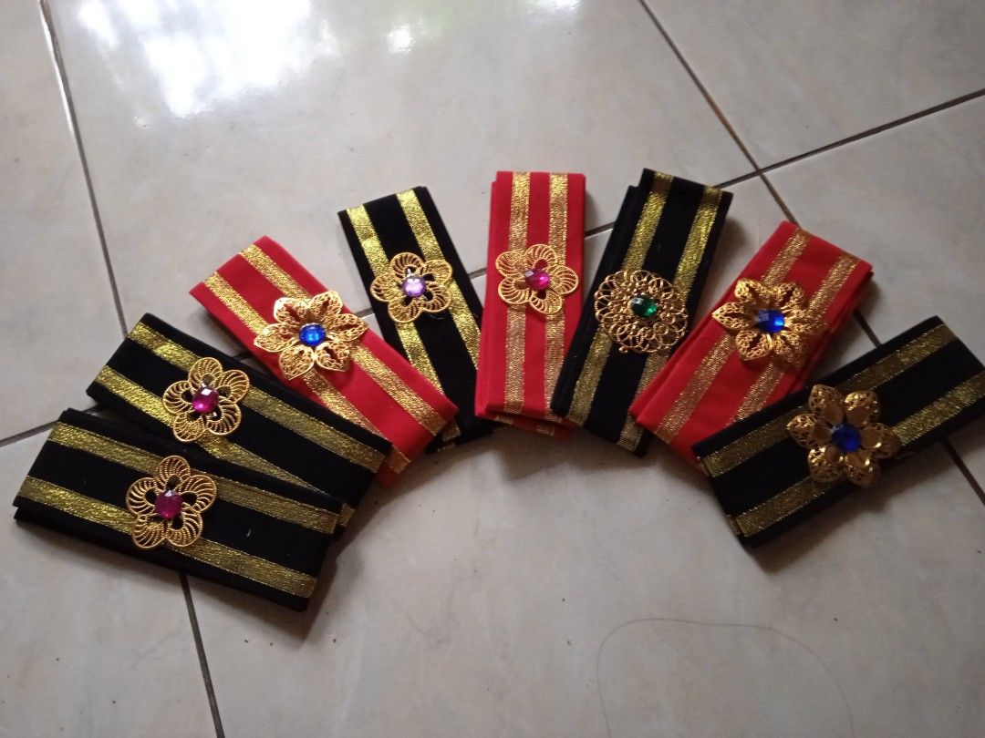 Obi cantik lengkap dg brosnya, Fesyen Wanita, Aksesoris di Carousell