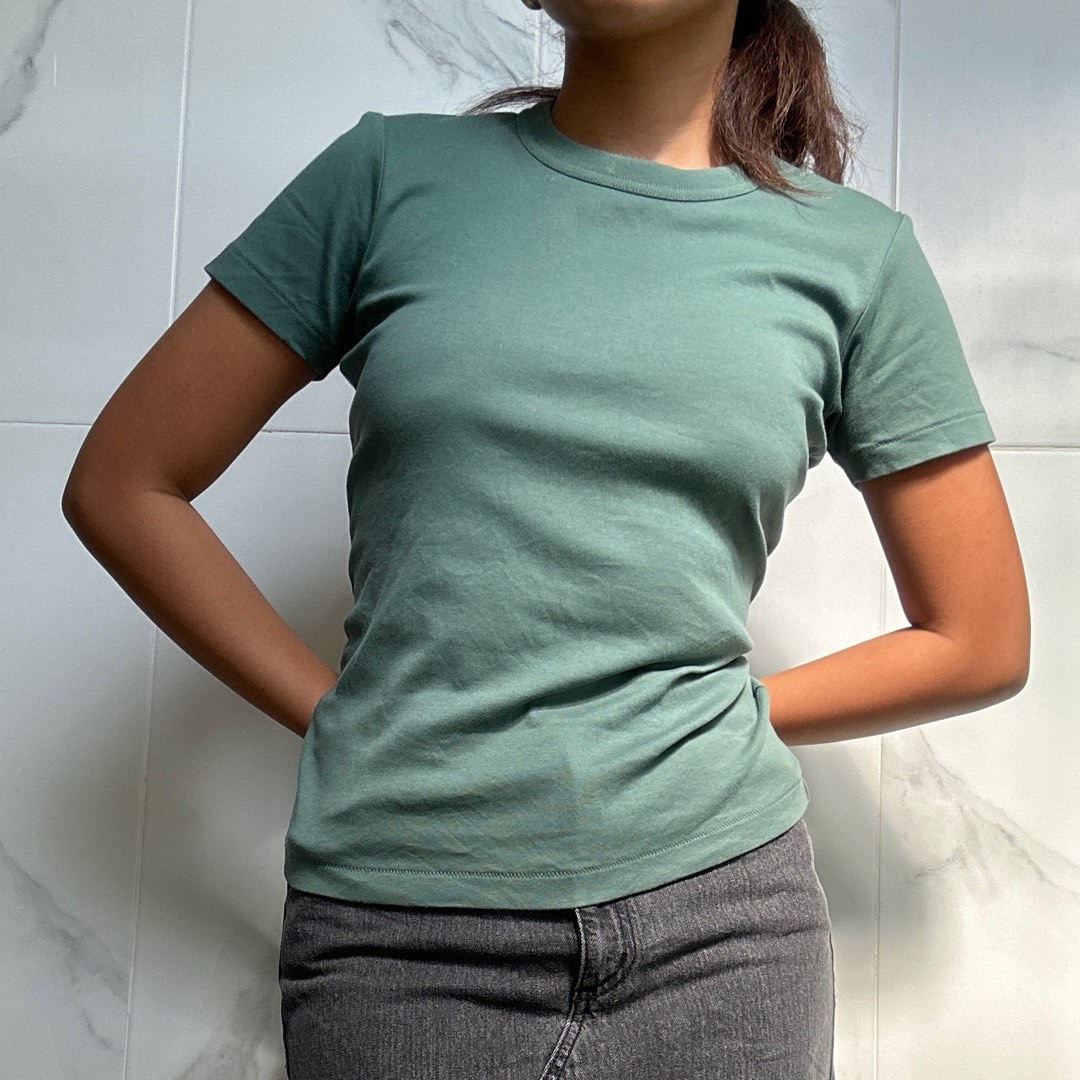 UNIQLO Green basic shirt, Women's Fashion, Tops, Shirts on Carousell