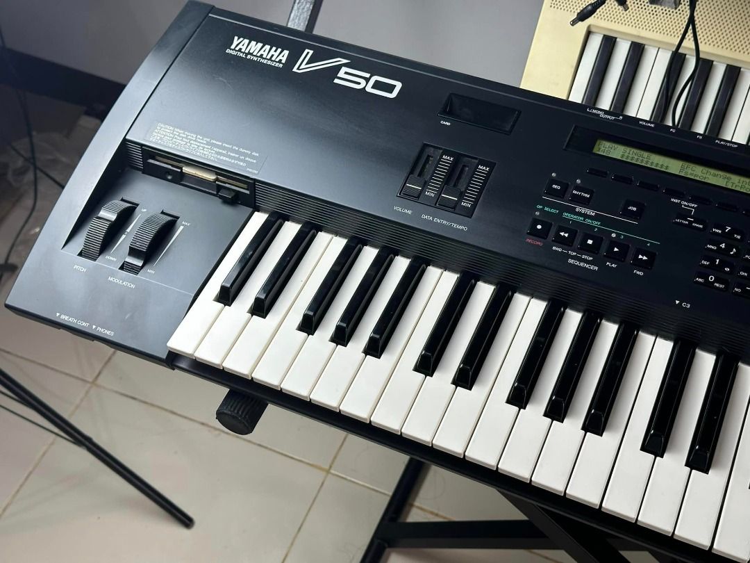 Yamaha V50 Digital Workstation 110V FM Synthesizer Keyboard Piano ...