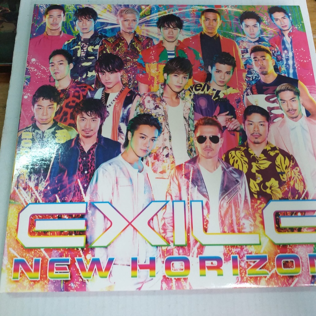 AKIRA之放浪兄弟單曲首批特殊版本CD+DVD NEW HORIZON 頗新日版, 書籍、休閒與玩具, 樂器、音樂相關, CD、DVD在旋轉拍賣