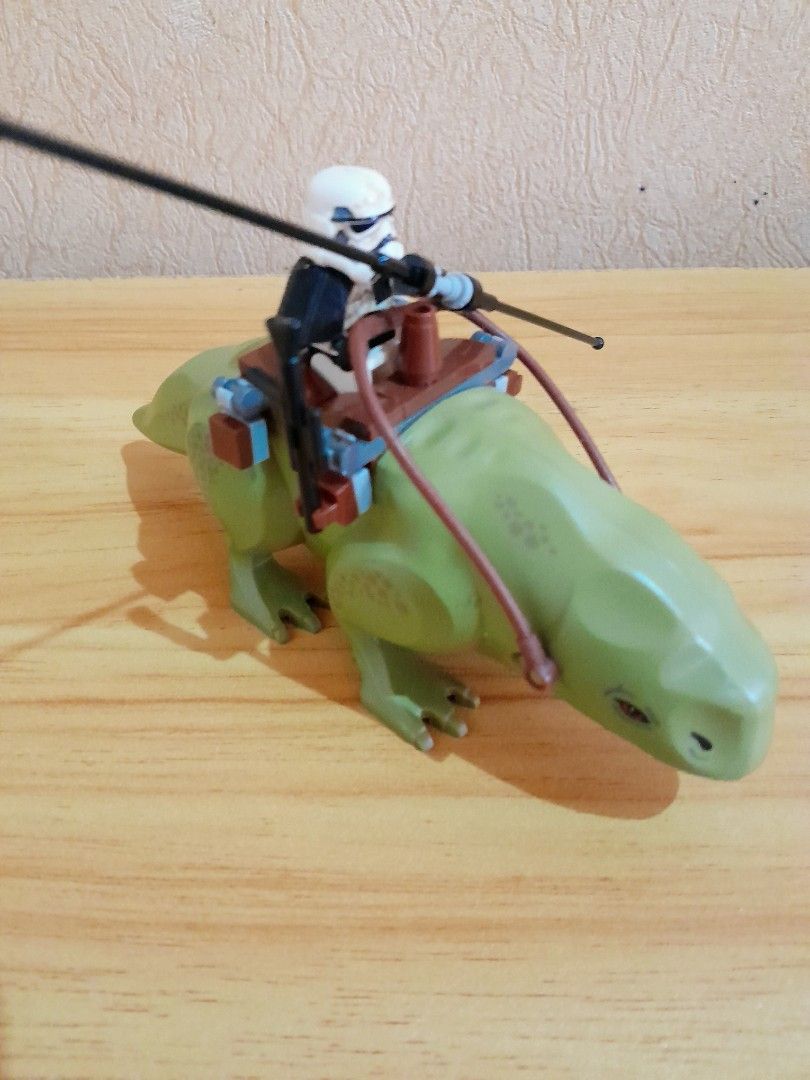 Lego Dewback Claw and short tail pattern, Toys & Collectibles, Mainan ...