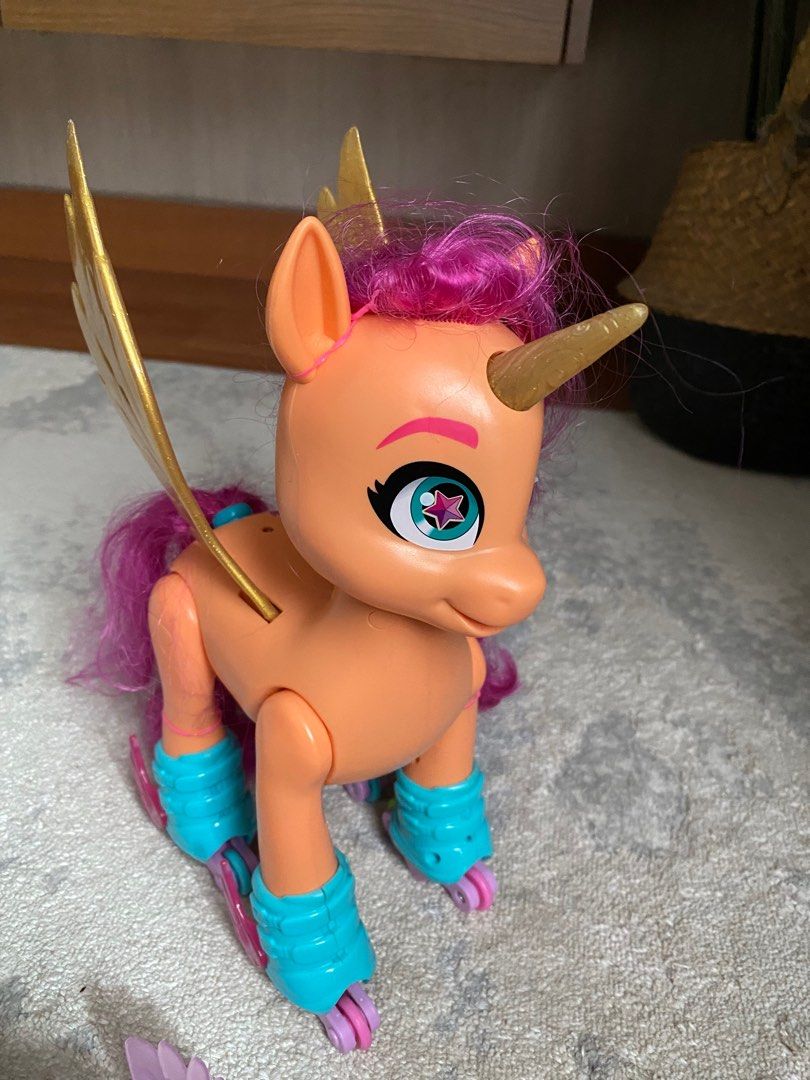 My Little Pony: A New Generation Movie Sing 'N Skate Sunny Starscout ...