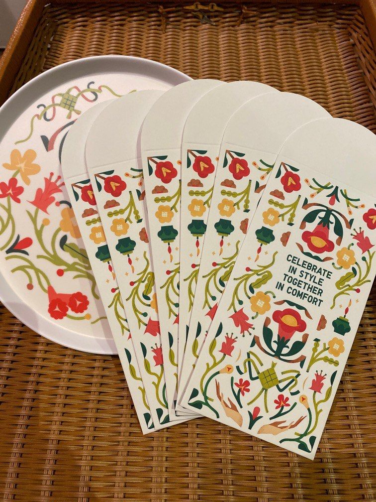 Raya Packet Uniqlo 2024, Hobbies & Toys, Stationery & Craft, Art ...